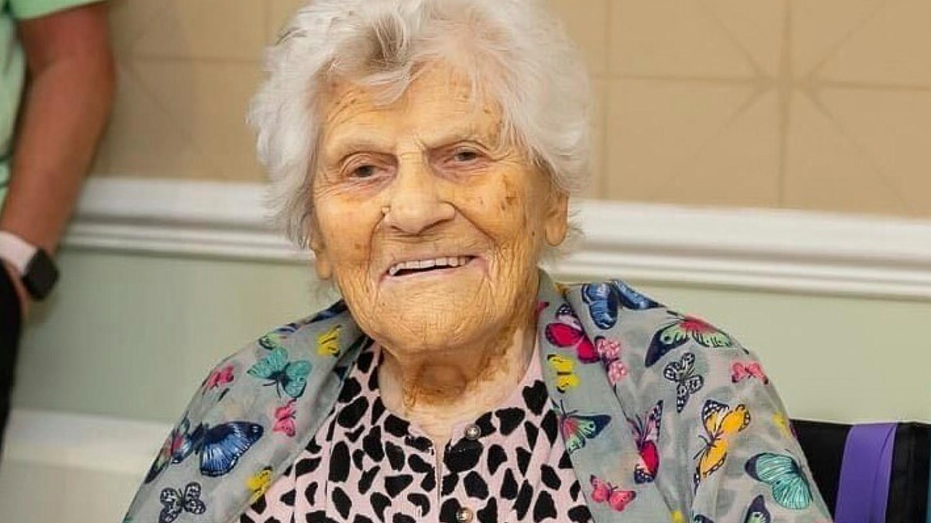 Ethel Caterham, 115, becomes world's oldest person and shares her tips for life | myfoxzone.com