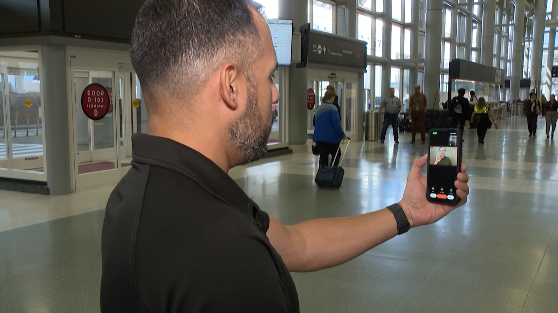 Houston airports debut free ASL interpreter app, first in Texas ...