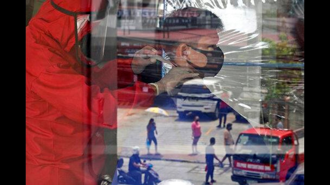 WHO vs. CDC: Healthy people, don’t throw that mask away | myfoxzone.com