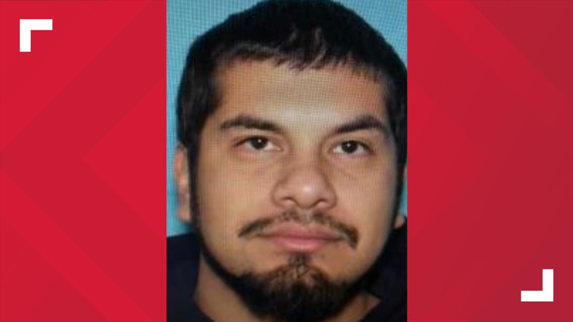 Authorities seek dangerous murder suspect in Texas | myfoxzone.com