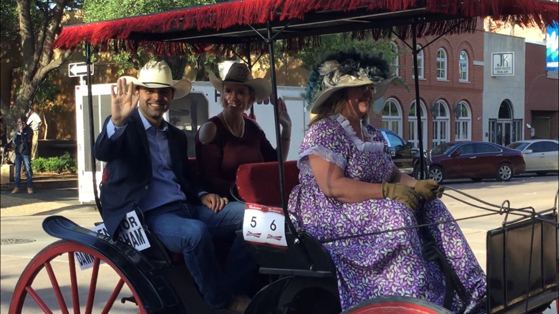 Texas Senator escapes runaway buggy in parade, 2 injured | myfoxzone.com