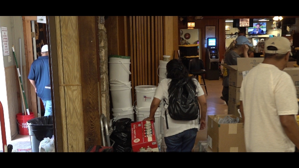 Kerrville volunteers find unity in flood recovery efforts | myfoxzone.com