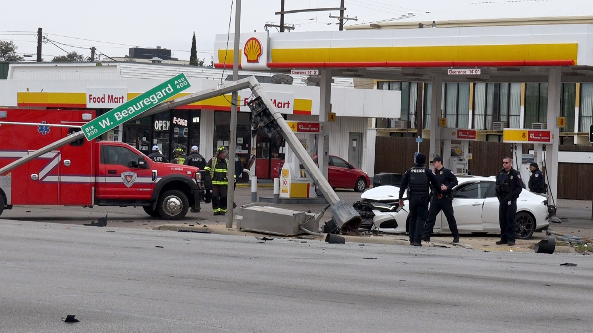Vehicle pursuit ends in crash in busy downtown San Angelo intersection | myfoxzone.com