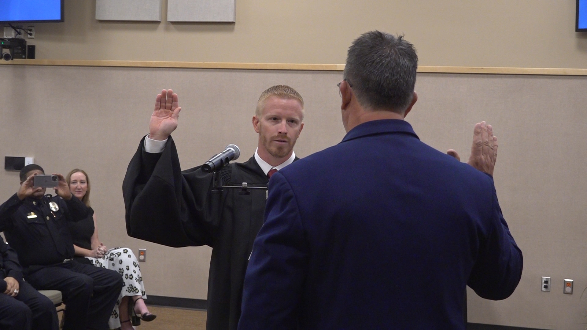San Angelo's new mayor, council members sworn in | myfoxzone.com