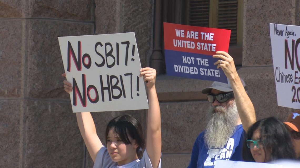 Hundreds protest Texas land sales ban bill at Capitol | myfoxzone.com