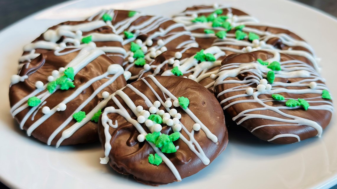 Brittany's Bites: Chocolate mint cookie thins recipe | myfoxzone.com
