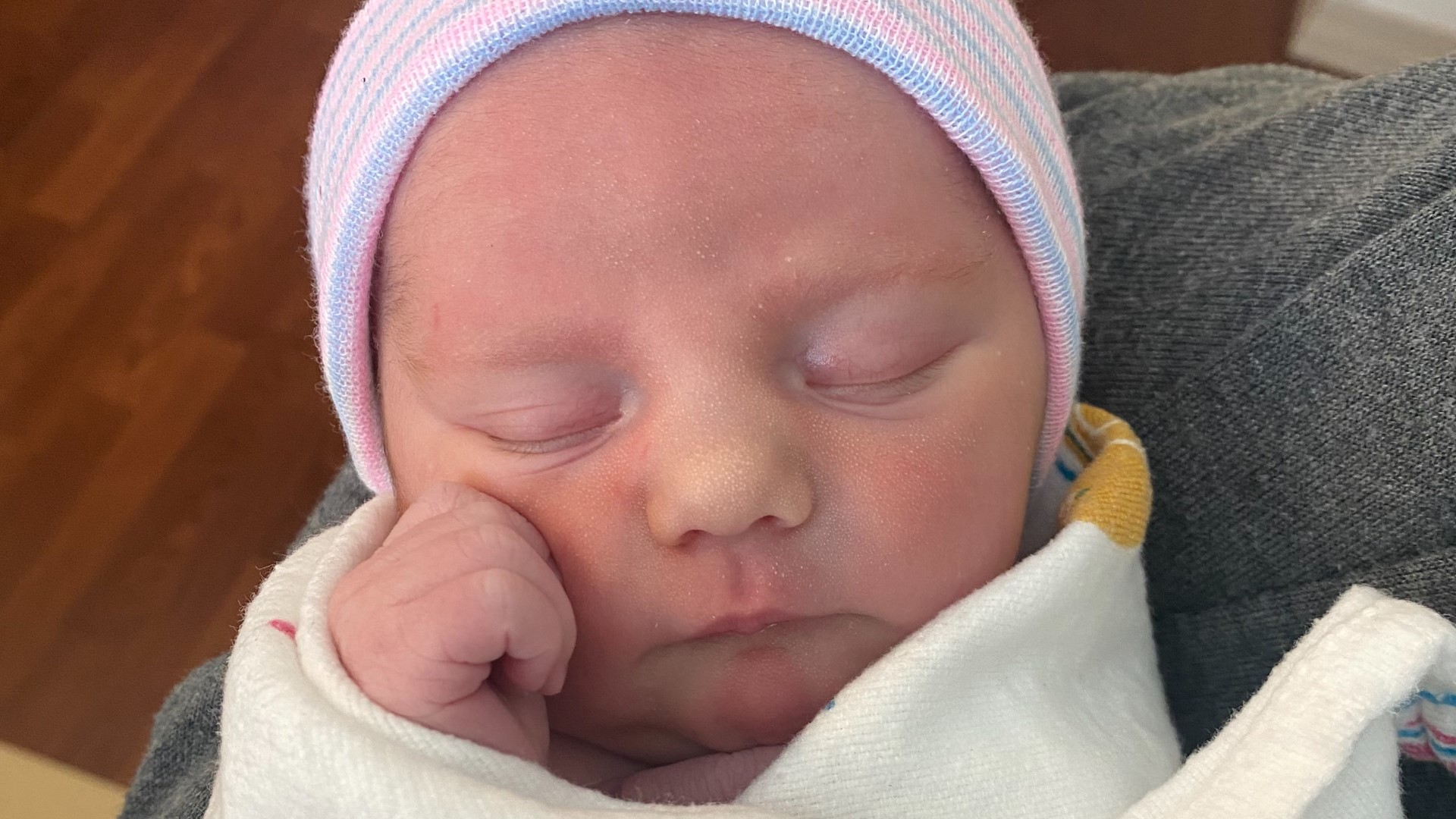 Texas Rangers fan goes into labor while waiting for authograph ...